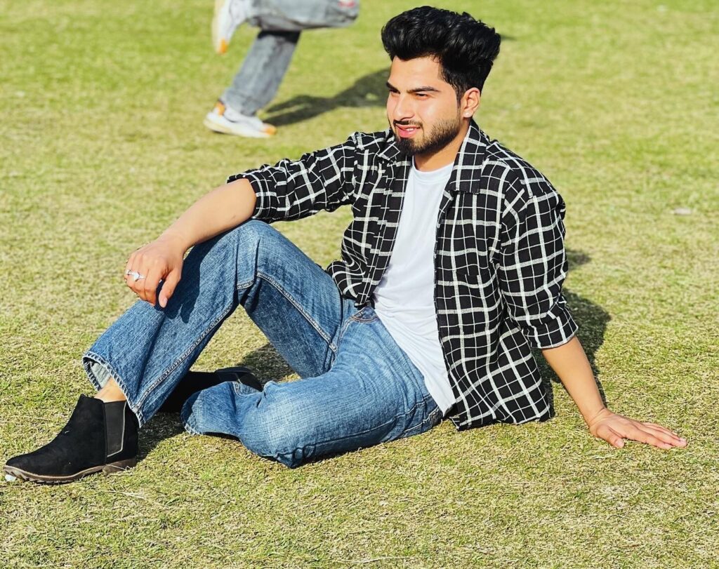 Welcome to our interview with Aryan Thakur, an acclaimed actor from Purvanchal Film City ...